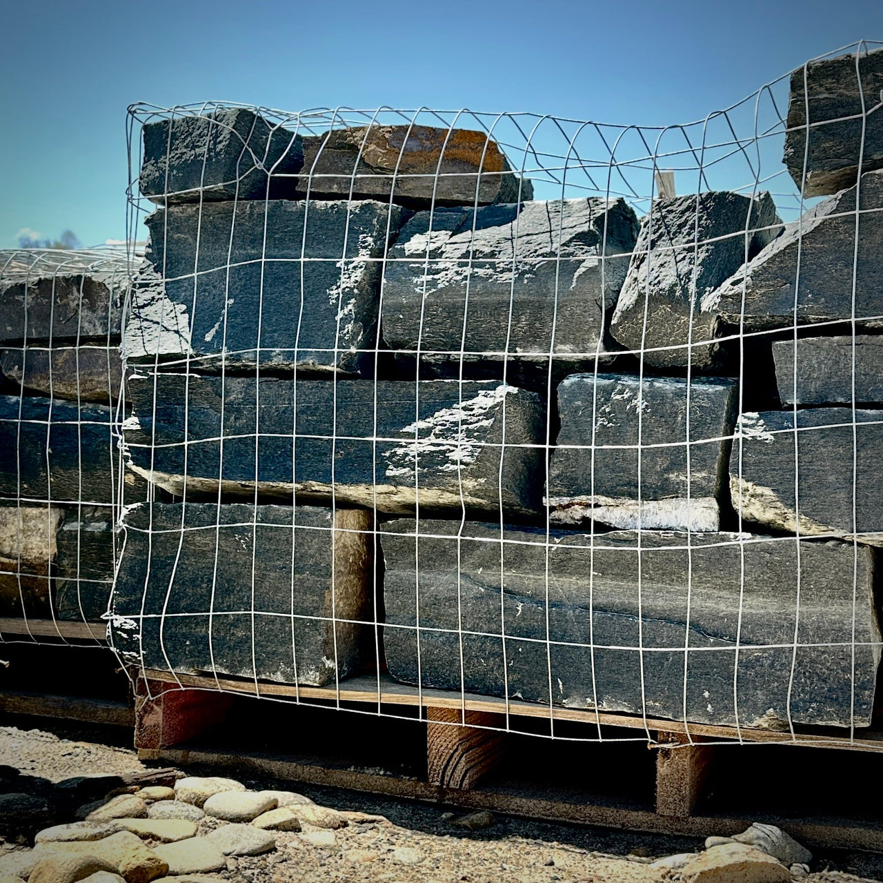 Black Sparkle Block Stone- 2000 Pound pallet – Tons Of Stone