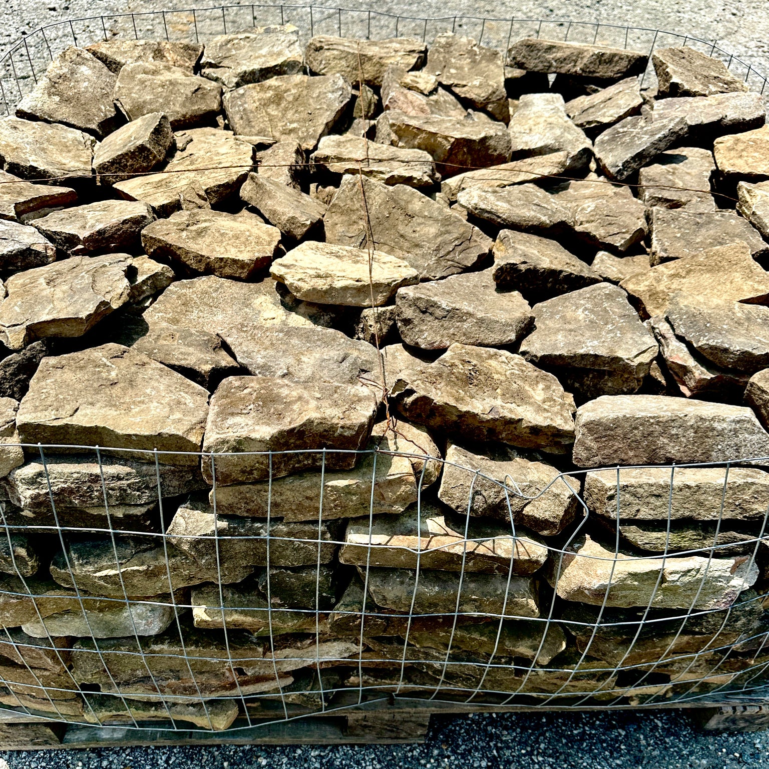 Fieldstone Thin Stone 1-2"- 2000 Pound Pallet – Tons Of Stone