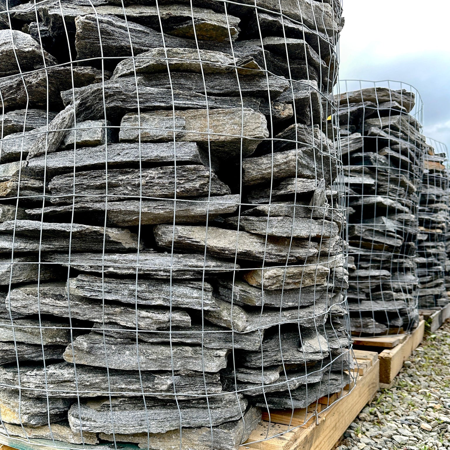 Grey Sparkle Thin Stone- 2000 Pound Pallet – Tons Of Stone