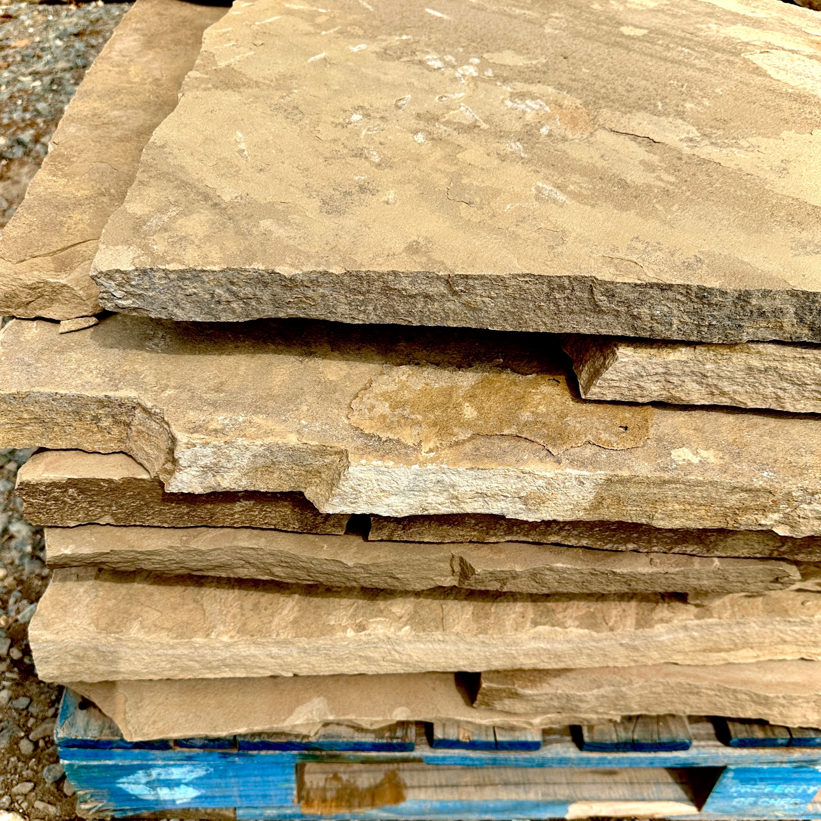 Desert Buff Flagstone 2"- 2000 Pound Pallet – Tons Of Stone