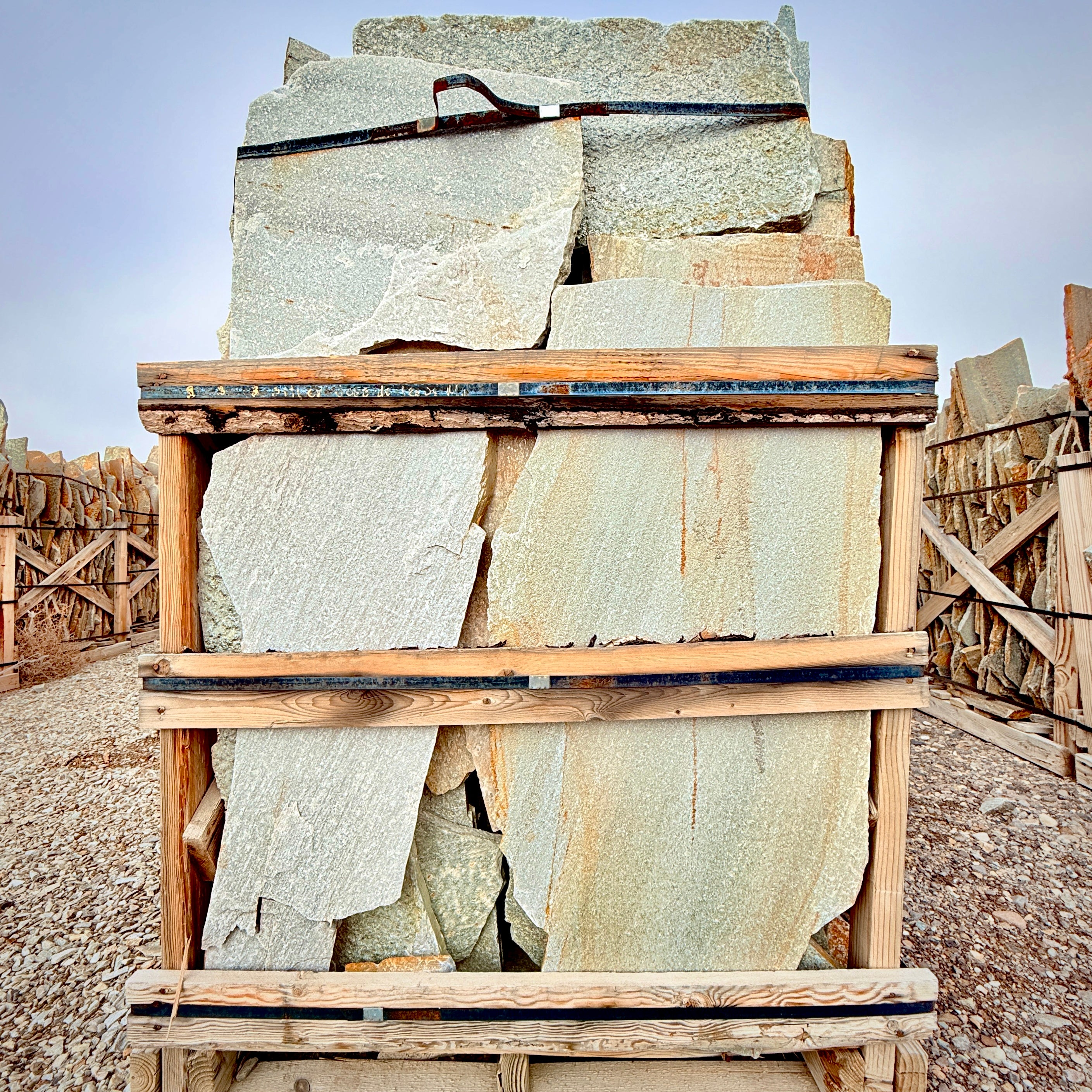 Silver Sparkle Thin Flagstone- 2000 Pound Pallet – Tons Of Stone
