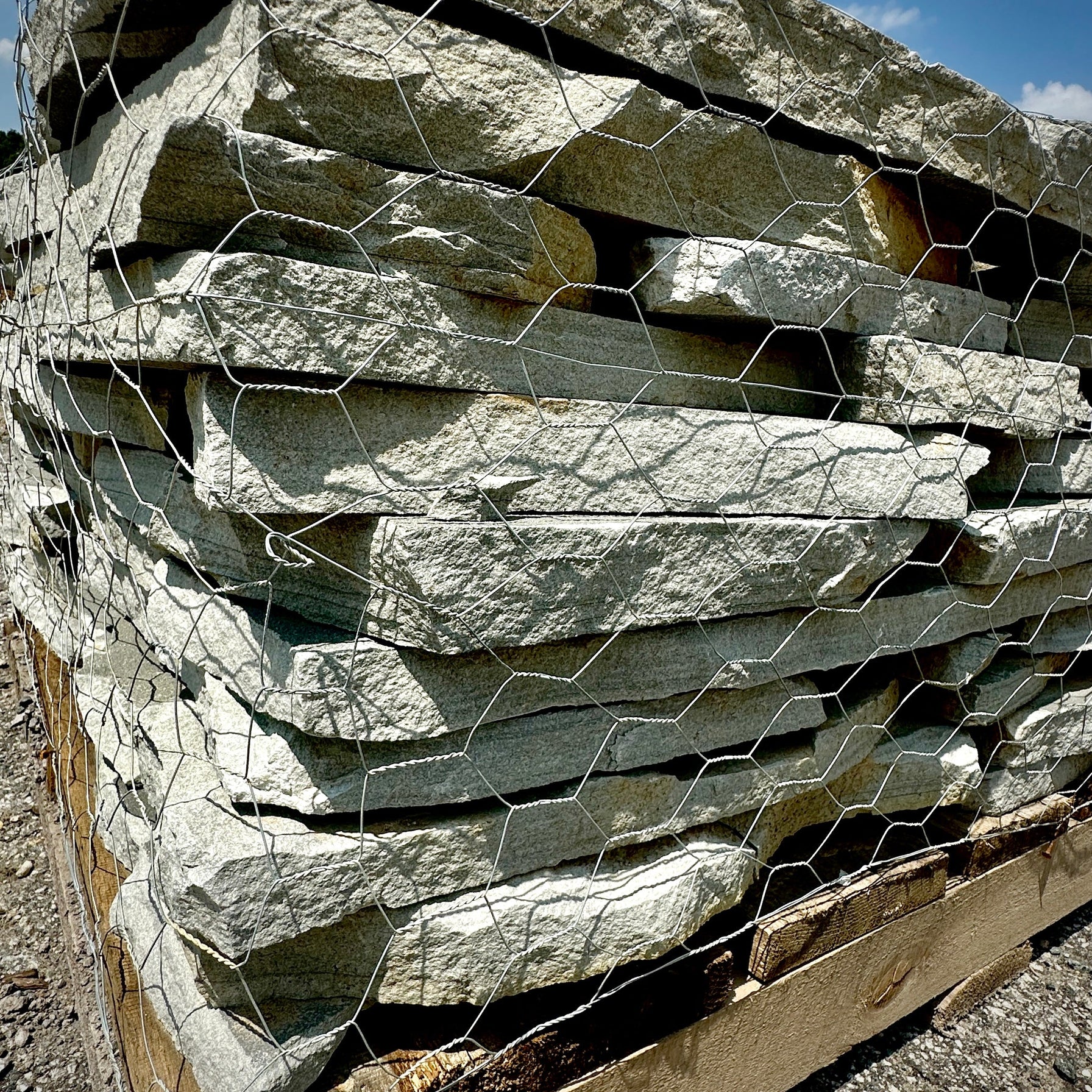 Brandy Flagstone- Medium- 2000 Pound Pallet – Tons Of Stone