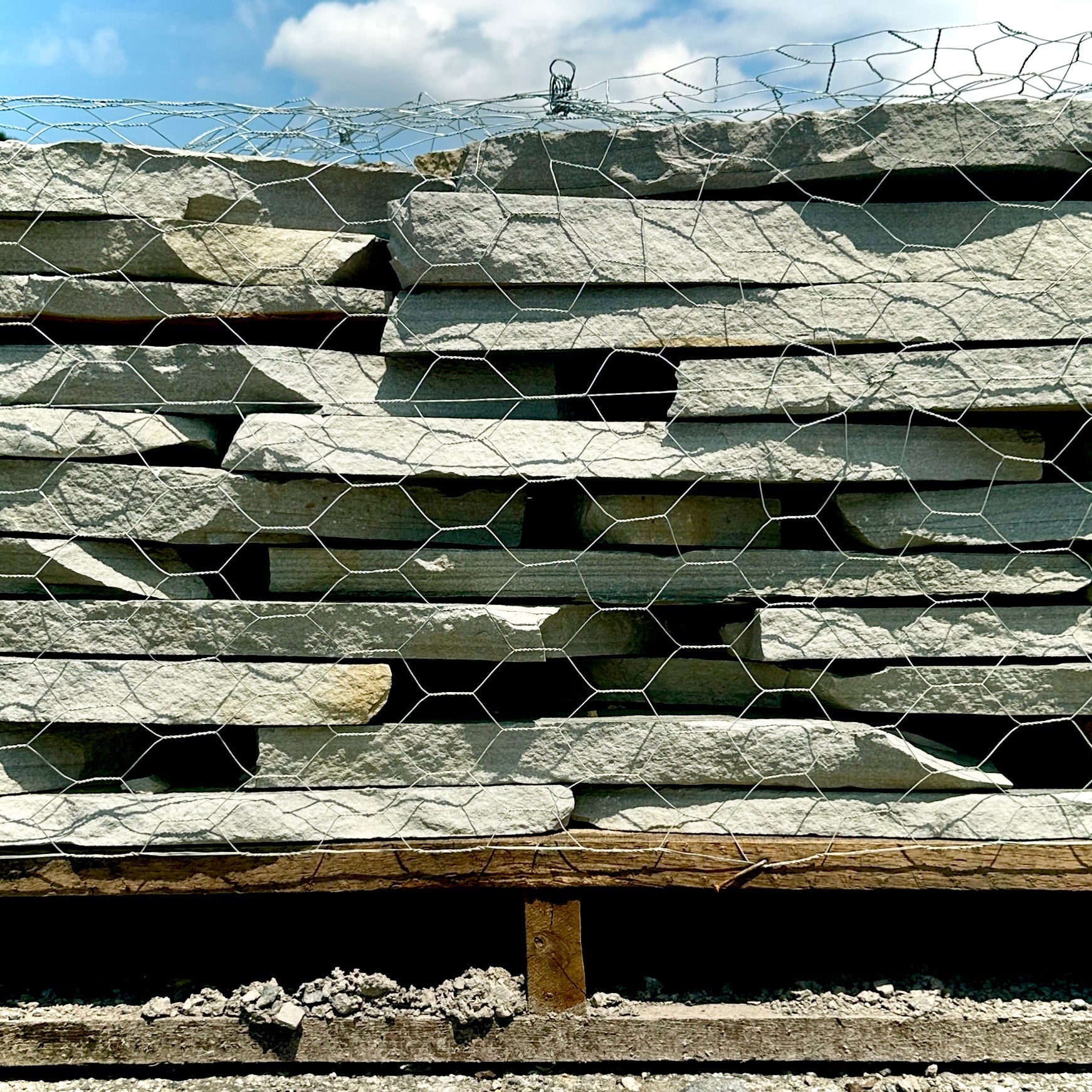 Brandy Flagstone- Medium- 2000 Pound Pallet – Tons Of Stone