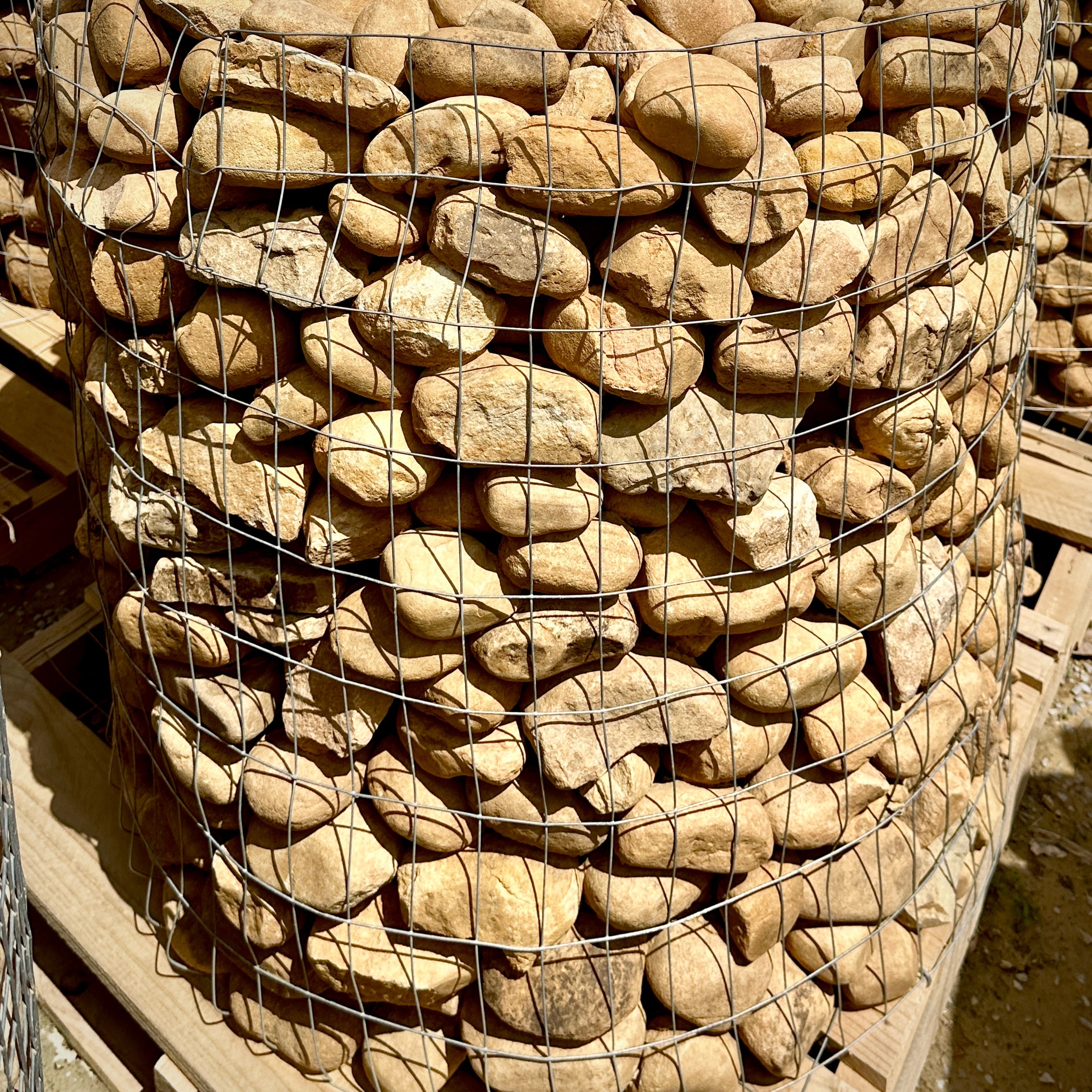 Brown Mountain River Rounds 2" - 4"- 2000 Pound Pallet – Tons Of Stone